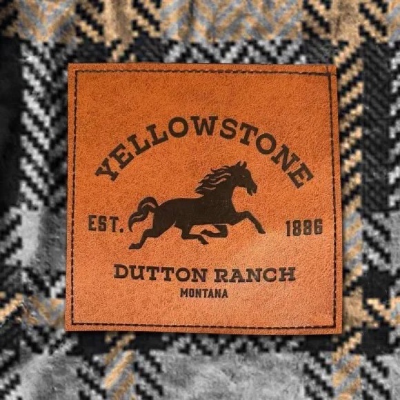 Yellowstone | Bedding | Yellowstone Silk Touch Sherpa Reverse Throw 6 X ...